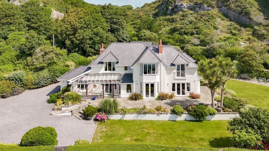 World's Most Amazing Indoor Cave Pool - Million Plus.com The Luxury ...